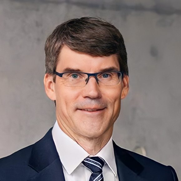 Dr. Lars Grünert - WHU | Campus for Corporate Transformation